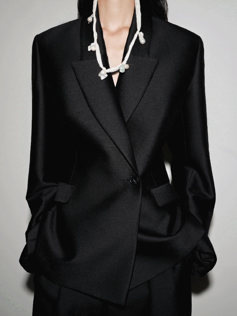 Don't Miss Out On Minimalist Design With A Chic, Modern Feel From Gia ...