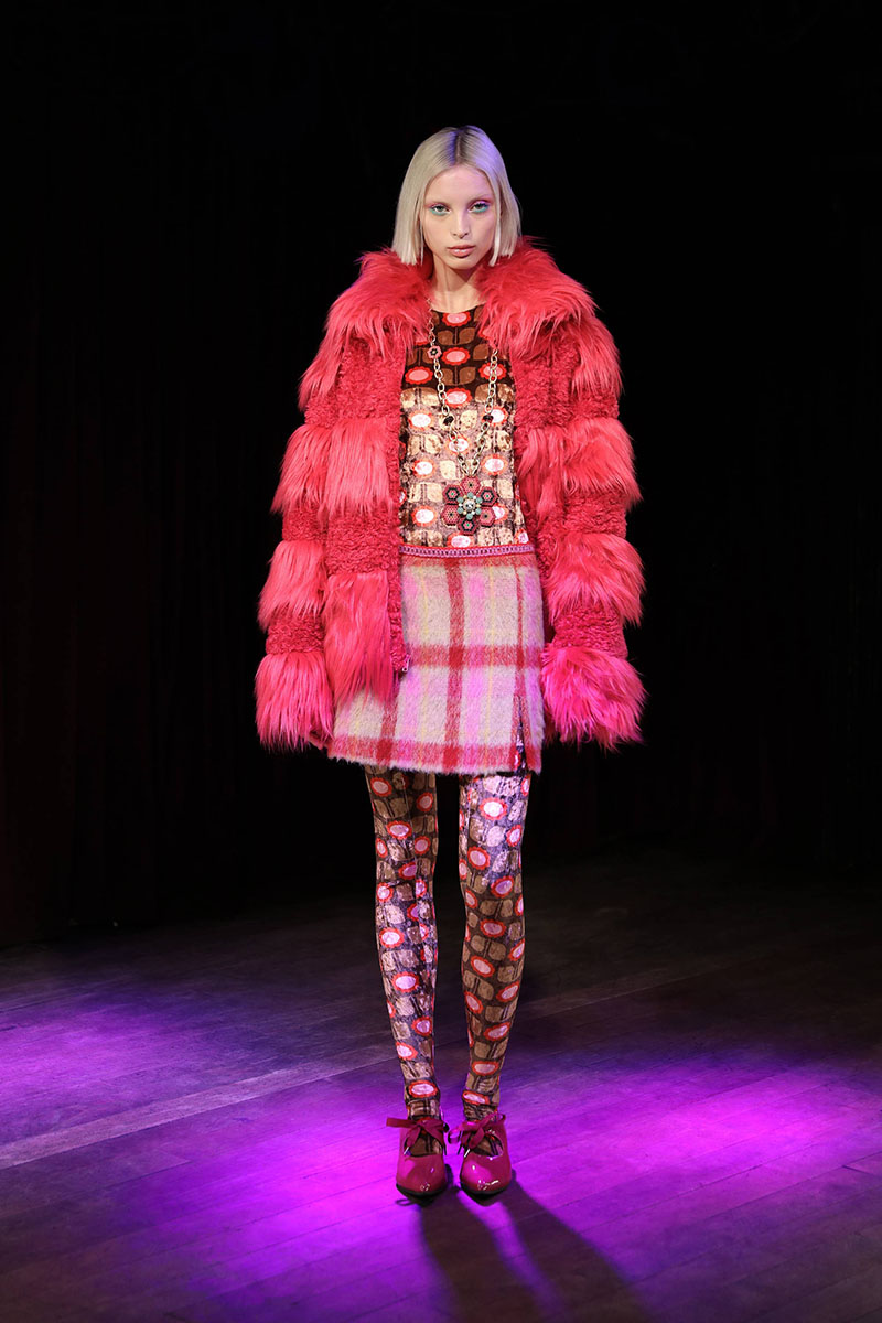 Out-Of-The-Box Designs To Love From Anna Sui FW23 Collection