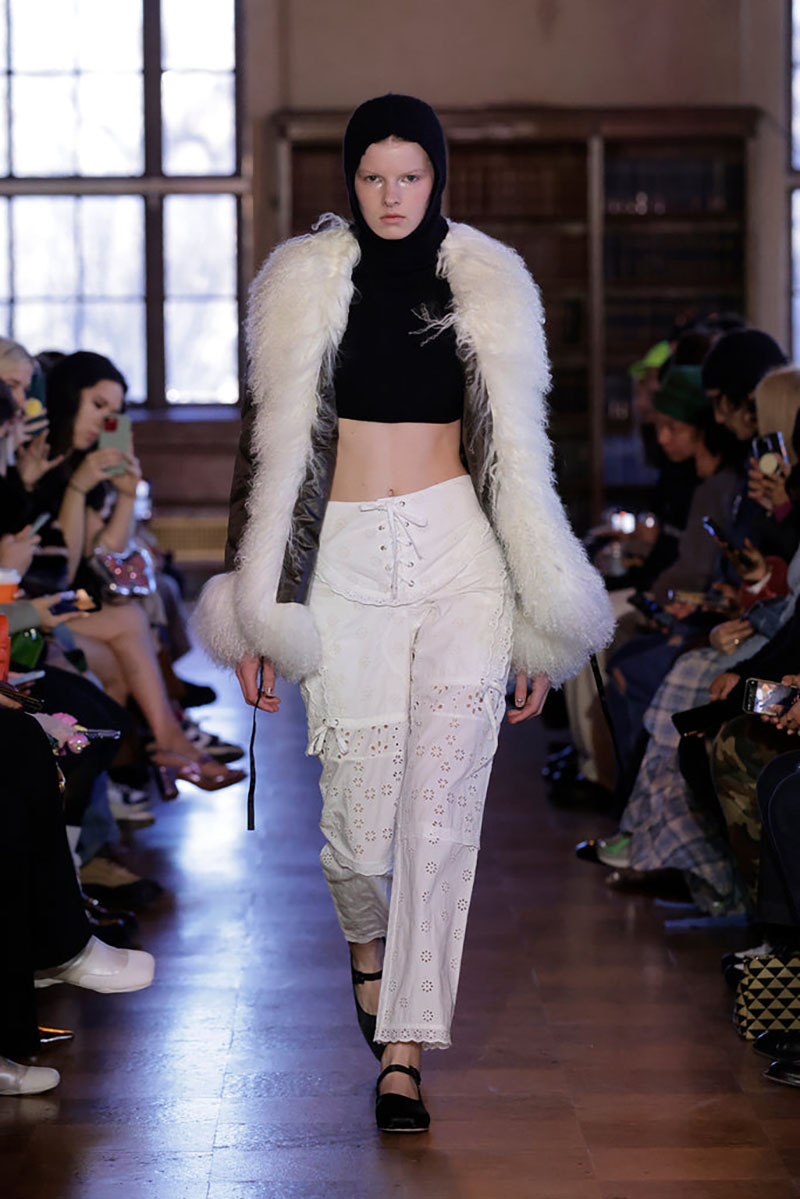 Perfect Your Style With A Helping Hand From Sandy Liang FW23 Collection