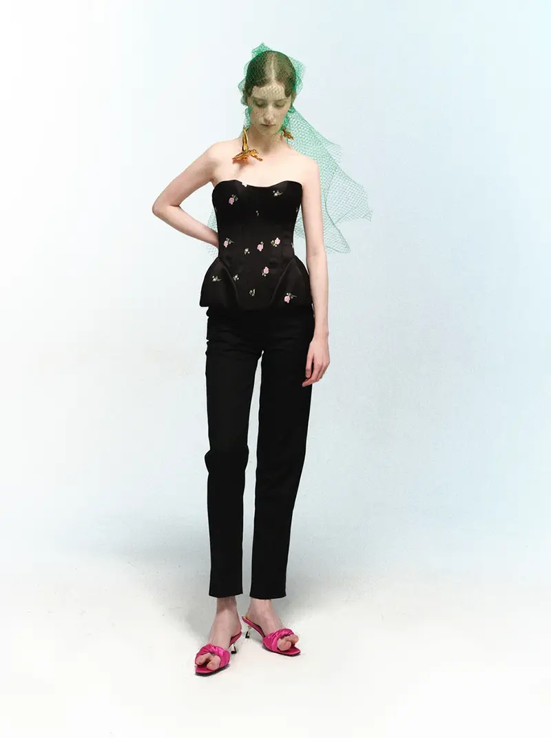 Play With Traditional And Modern Design In This Ming Ma SS23 Collection