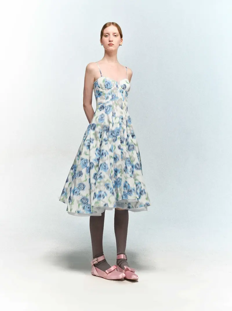 Play With Traditional And Modern Design In This Ming Ma SS23 Collection