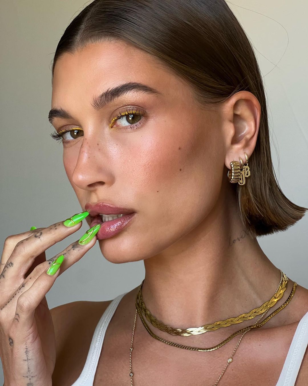 The Clean Girl Makeup Trend Is Perfect For Summer - The Cool Hour ...