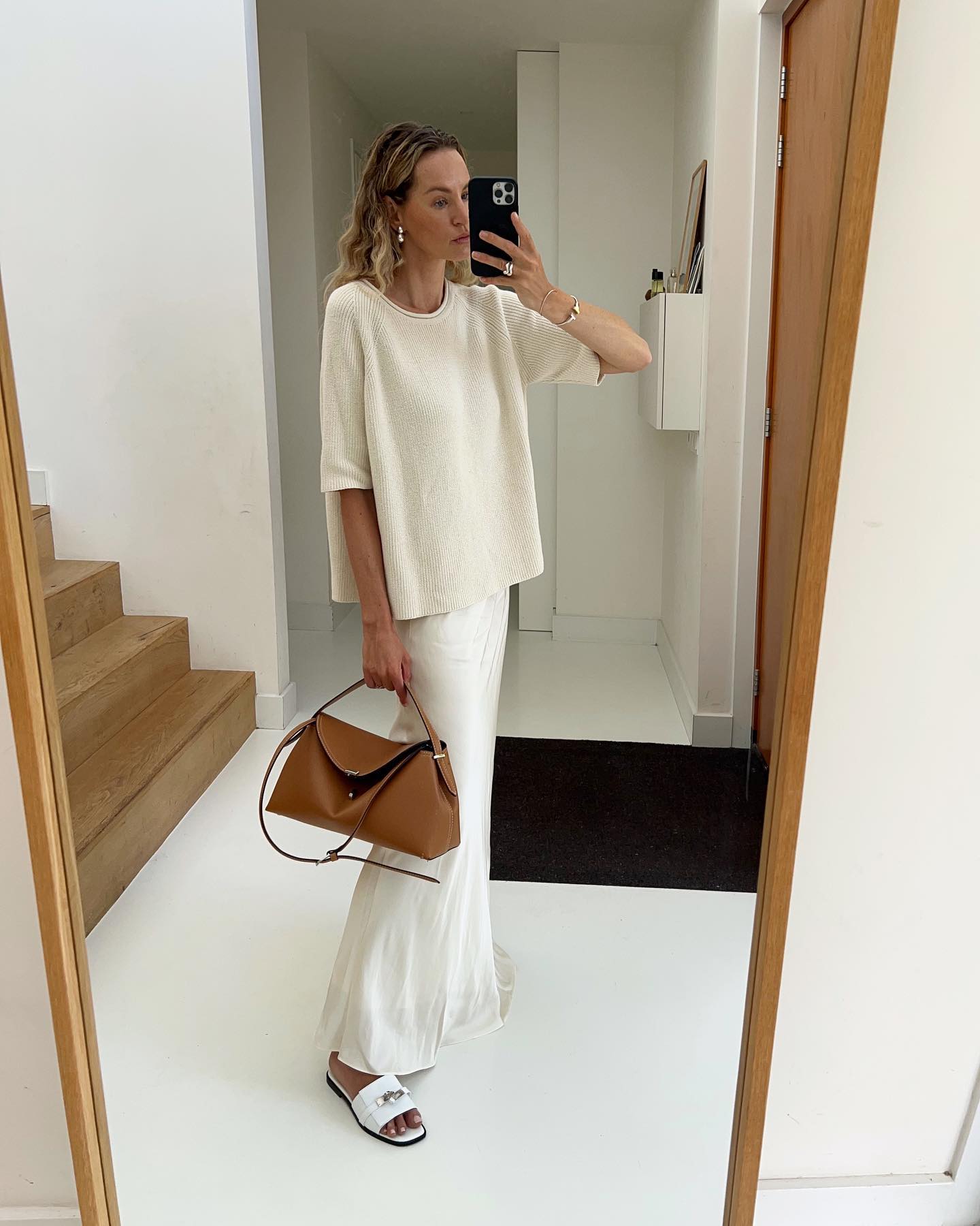 10 Looks To Nail The 90’s Minimalist Fashion Trend