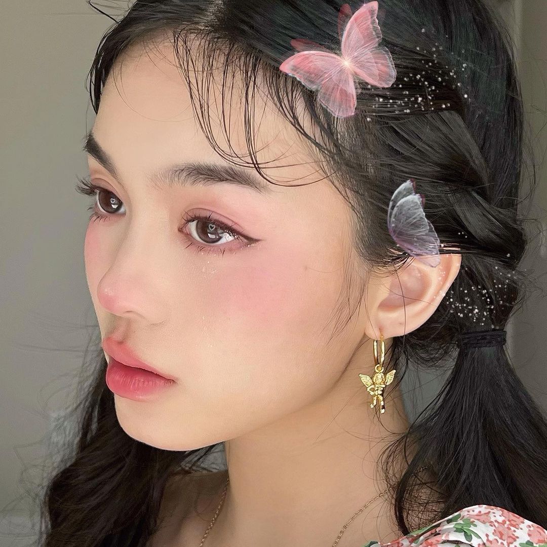 Feel Angelic With The Dolly Makeup Trend