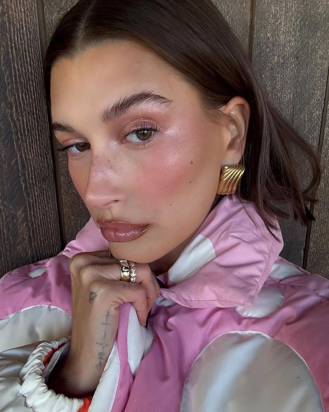 Hailey Bieber Debuts Sugar Plum Fairy Makeup For The Holidays