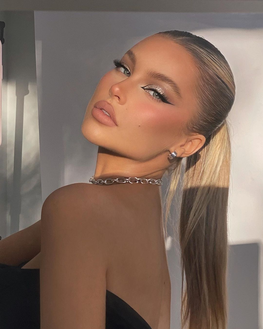 We Found The Perfect Sparkly New Year's Eve Makeup Look