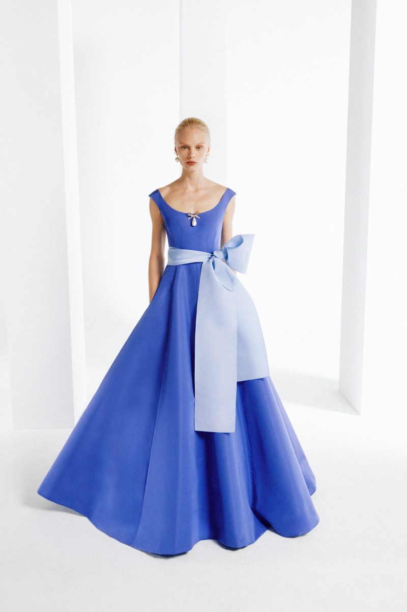 Carolina Herrera Pre-Fall 2024 Collection Is A Stylish Journey Through Time