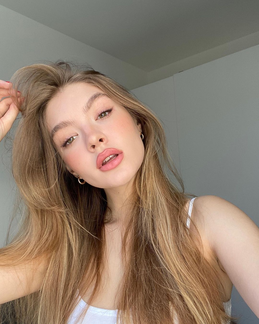 Look Angelic With The Cherub Makeup Trend