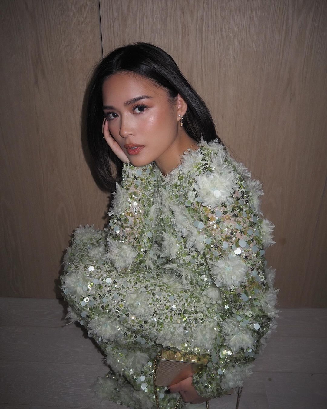 We Can’t Get Over This Peach Fuzz Makeup Look