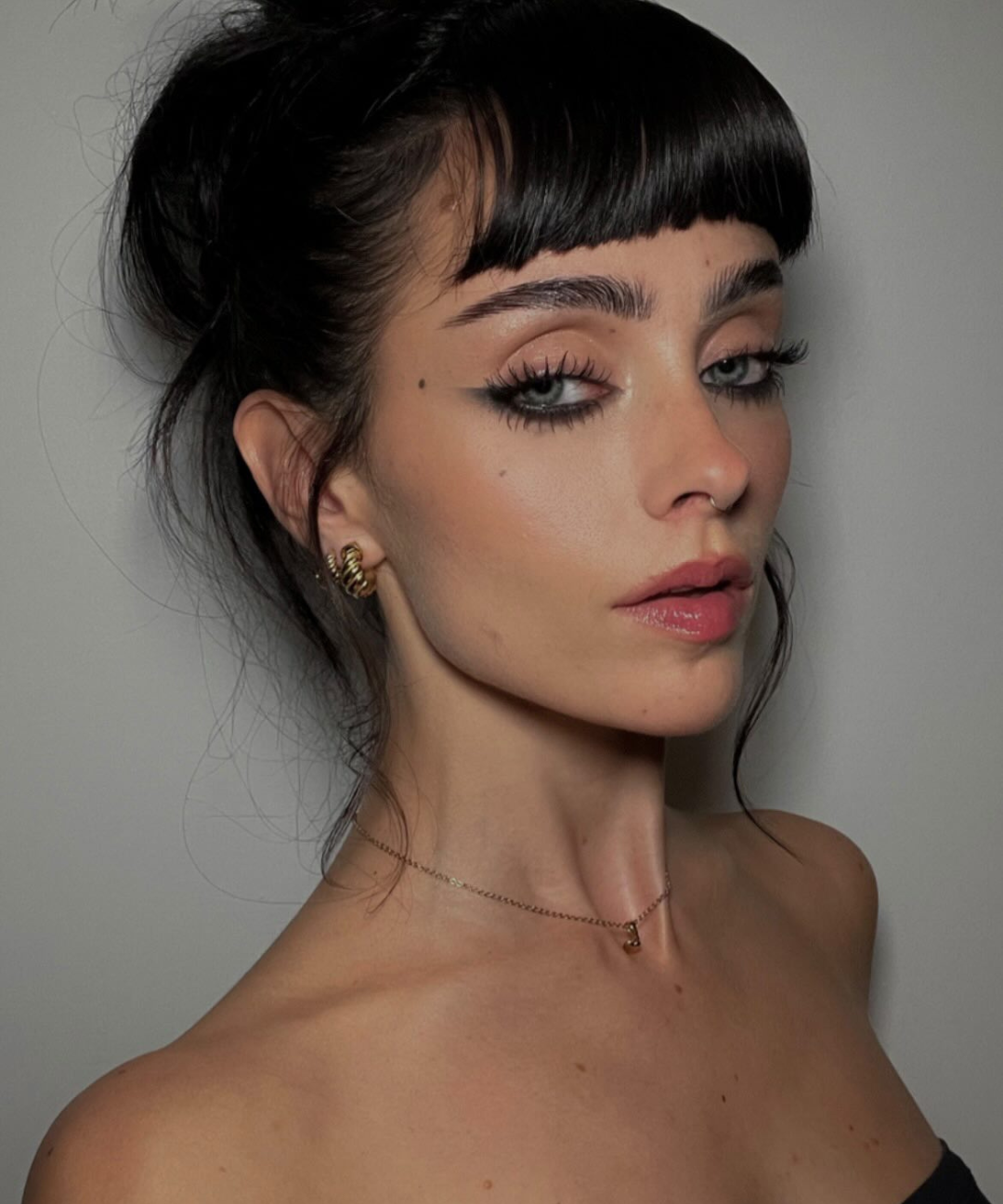 The Reverse Cat Eye Makeup Is Mesmerizing