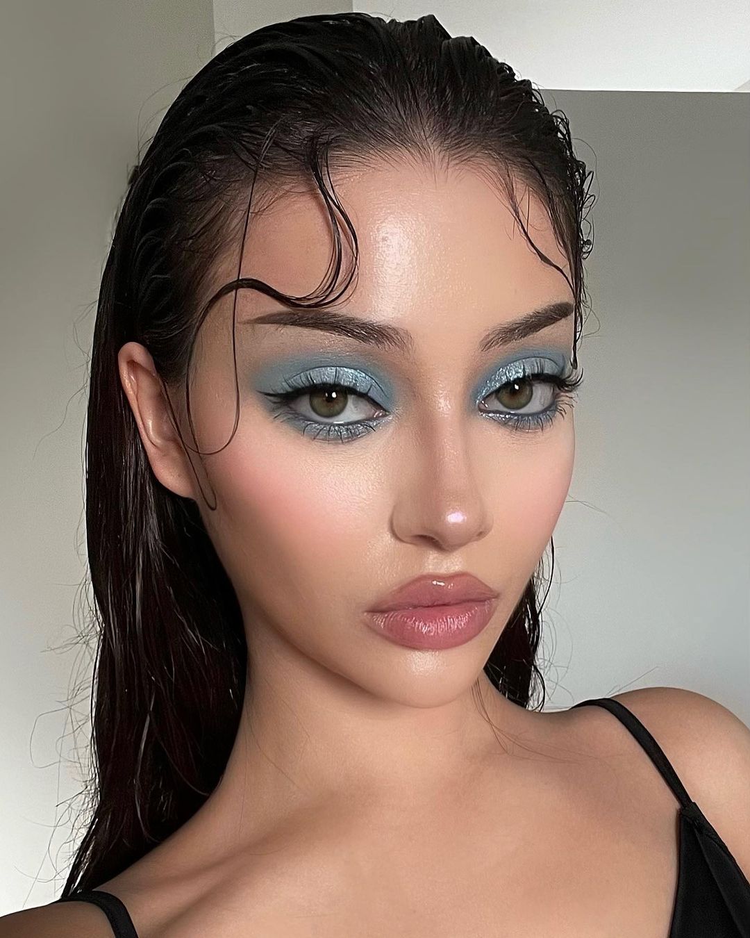 Enchanting Blue Eye Makeup Is Set To Take Over 2024