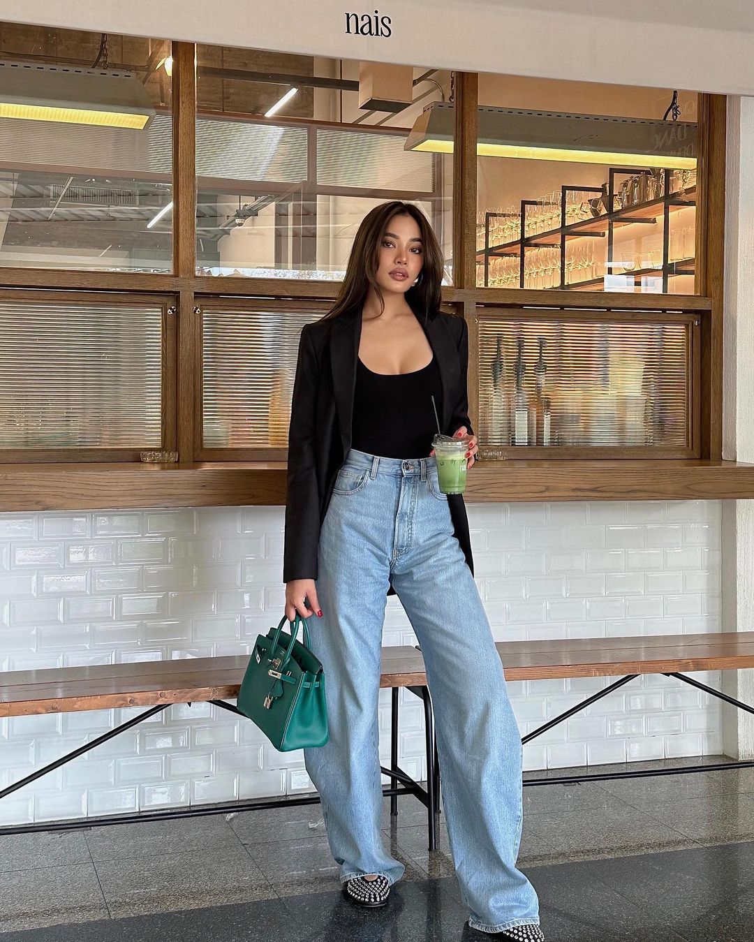 This Elegant Denim Outfit Is Worth Repeating