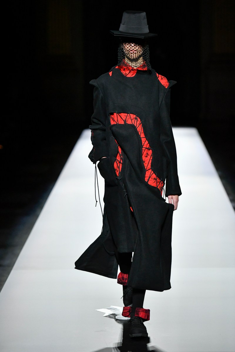 Yohji Yamamoto Fall 2024 Collection Brings Together Harmony And Distortion