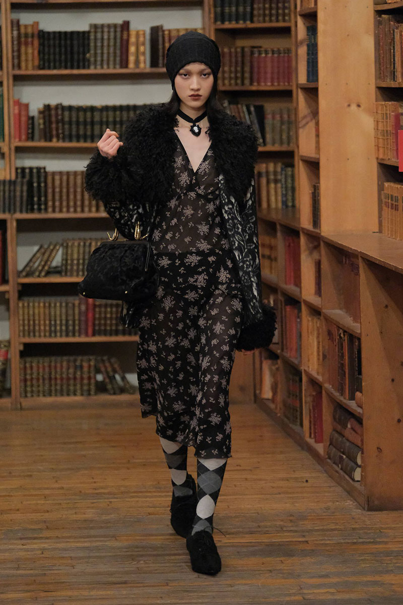 Anna Sui Persues Vintage Charm In This FW24 Collection