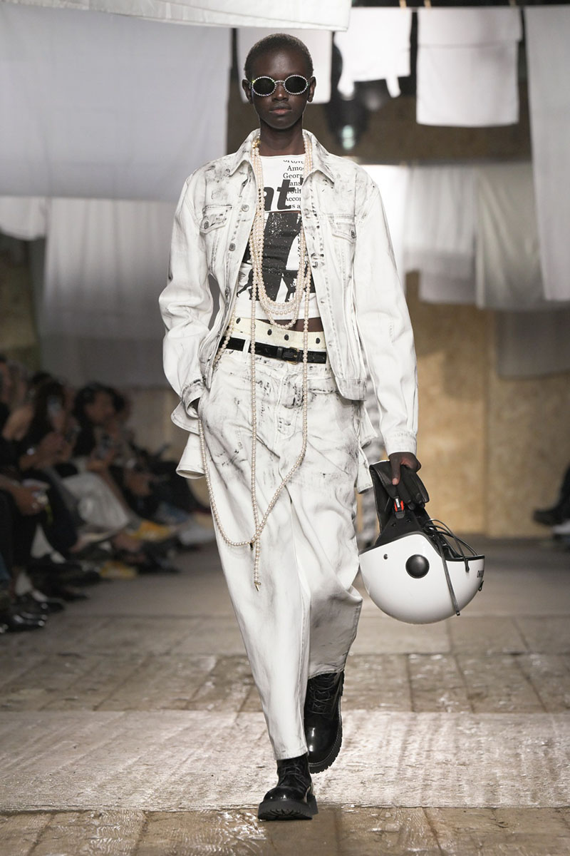 Moschino Spring 2025 Collection Is A Mixture Of Playful Energy And ...