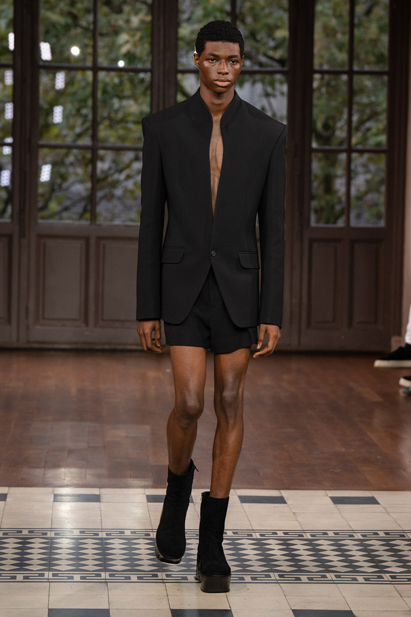 Mugler's Signature Style Gets A Refresh For Spring 2025