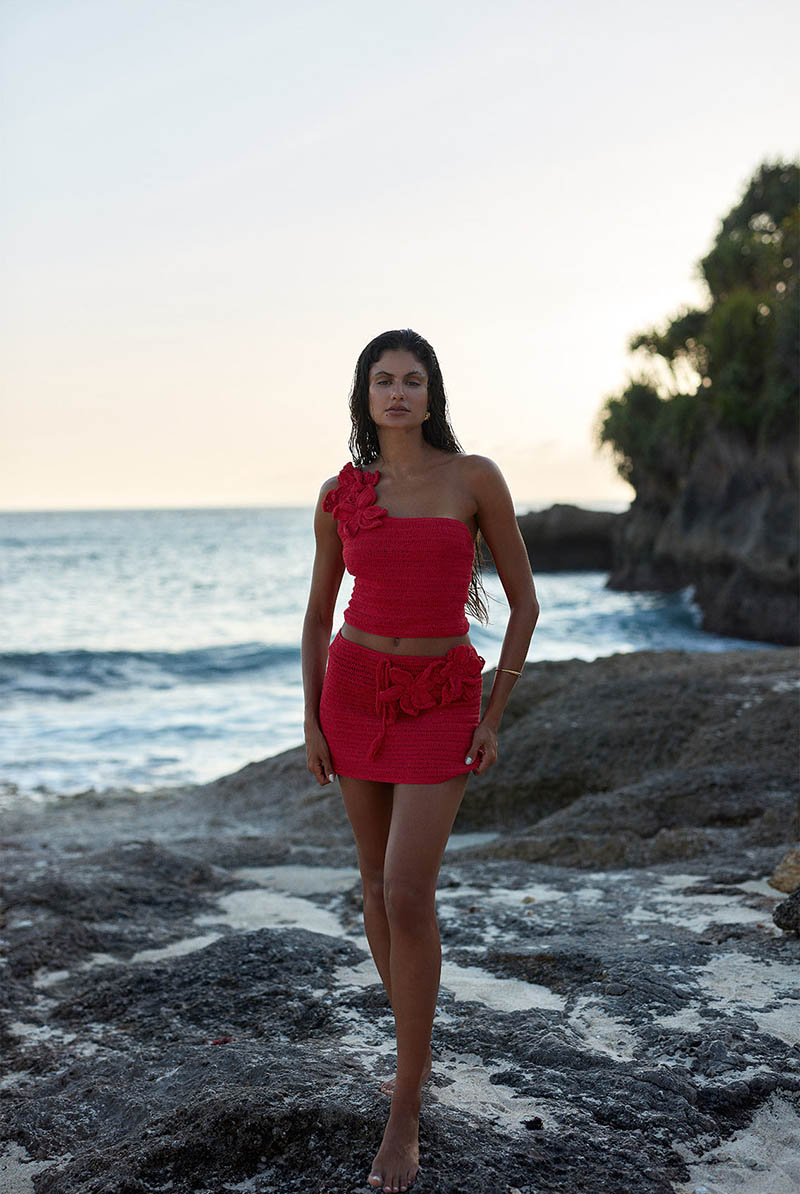 Isabelle Quinn Serves Up Summer Style You Can’t Help But Love In The ...