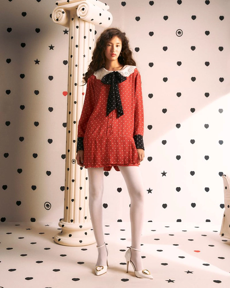 Sretsis Is All About The Feminine Details In This Collection