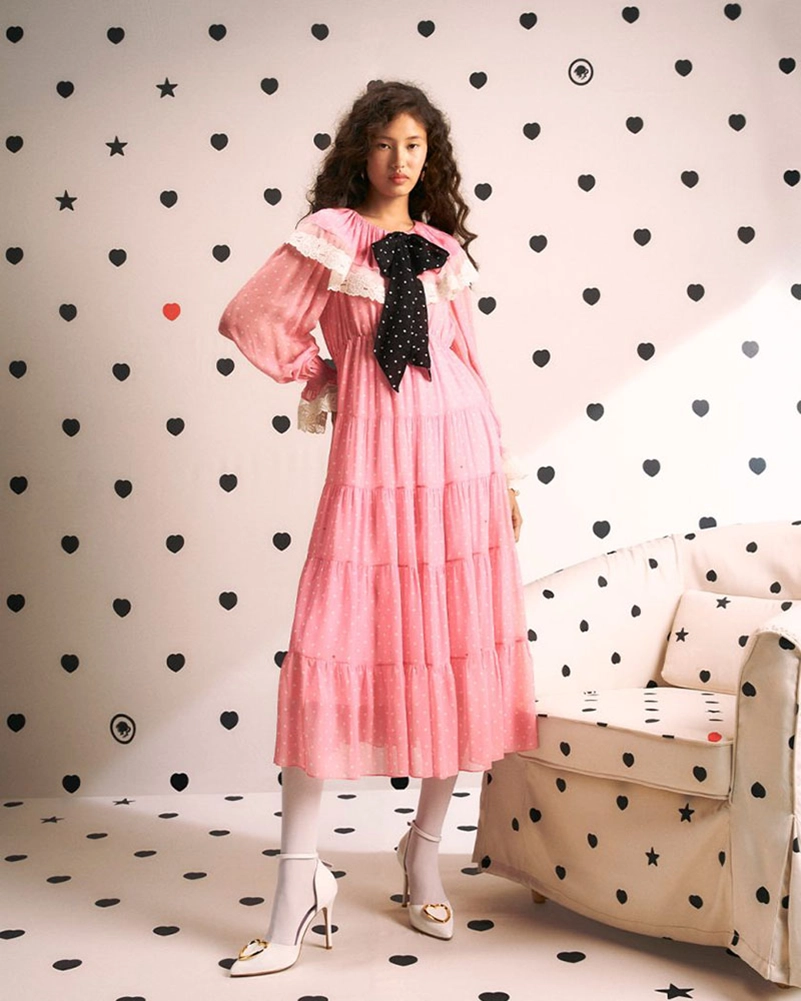 Sretsis Is All About The Feminine Details In This Collection