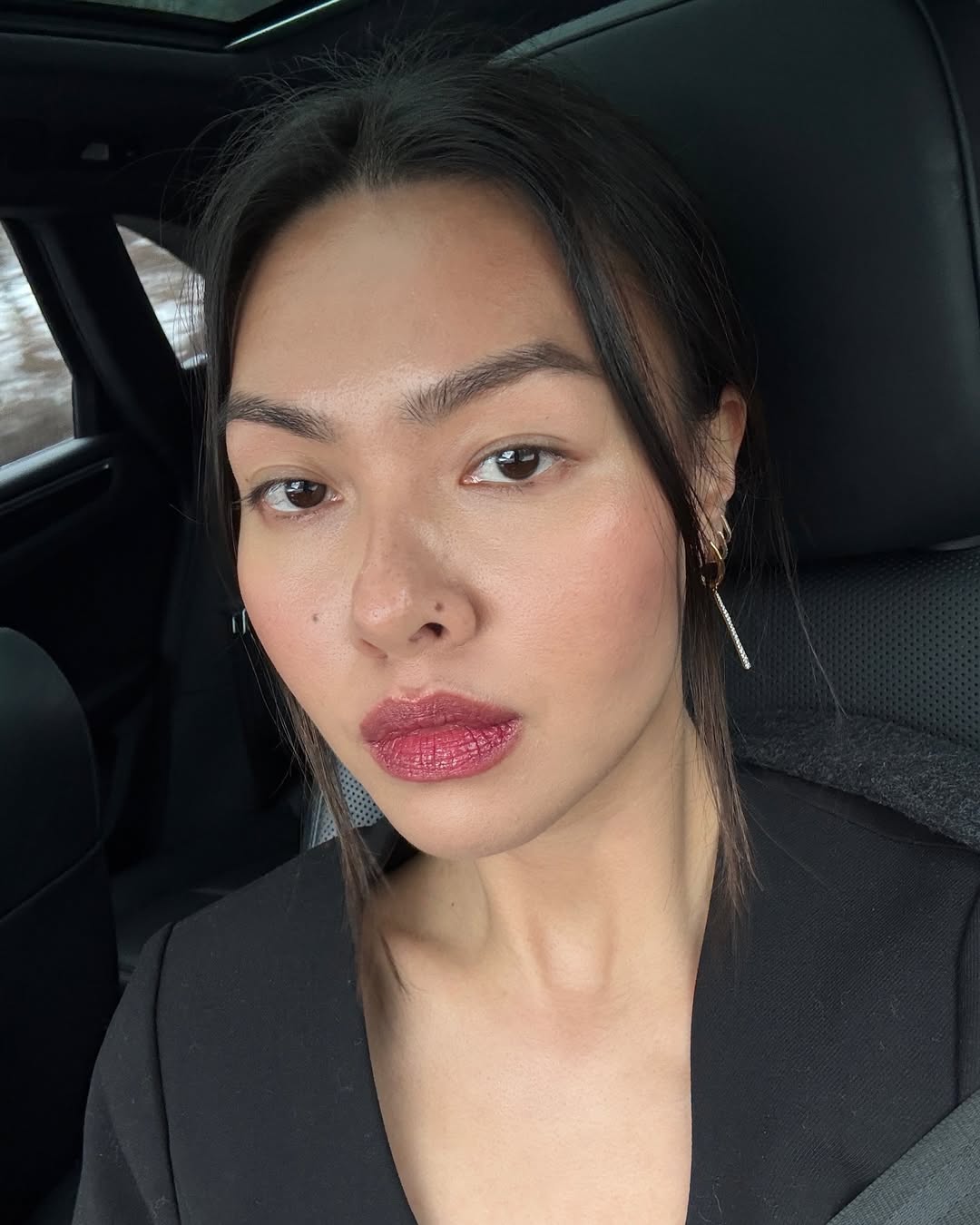 Embrace Your Bare Lashes With The Full Face, No Mascara Movement