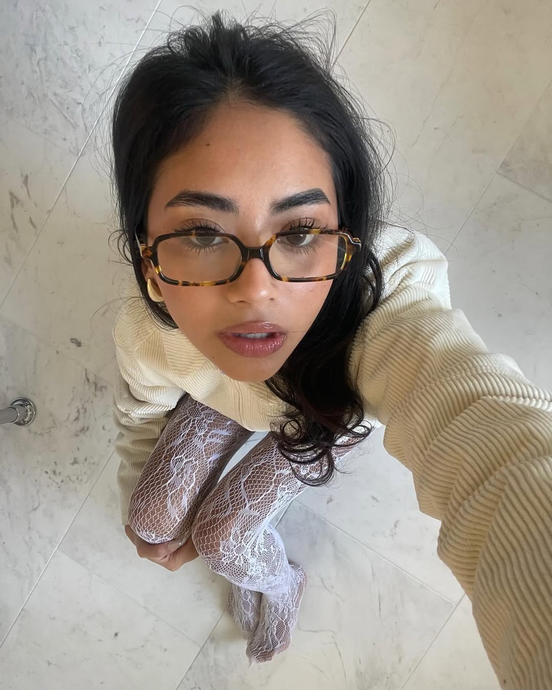 The Clean Girl Makeup Guide For Glasses Wearers