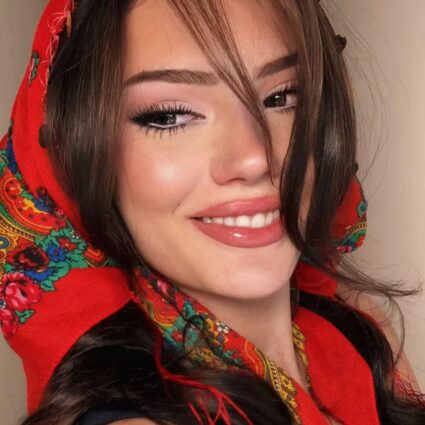 Accentuate Your Eyes With The Turkish Delight Makeup Trend