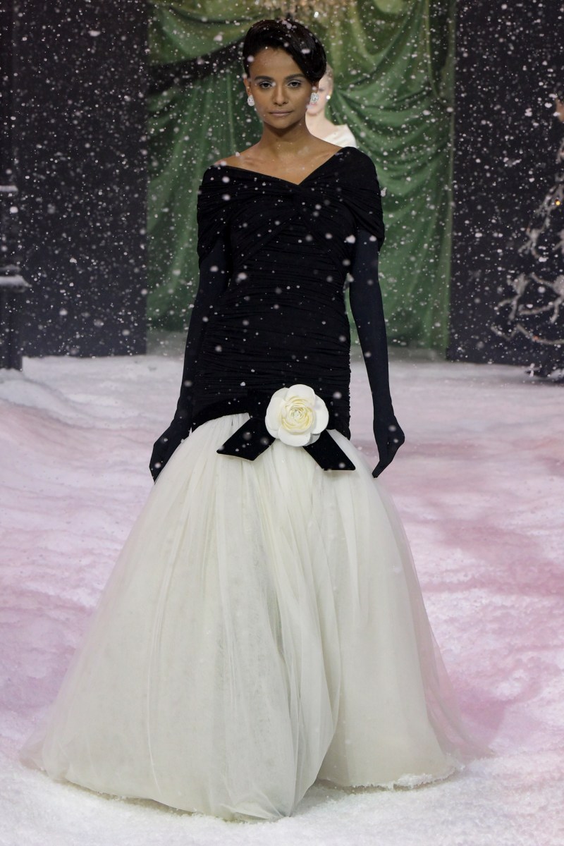 Richard Quinn Brings Back 60's Inspired Glam For Fall 2025