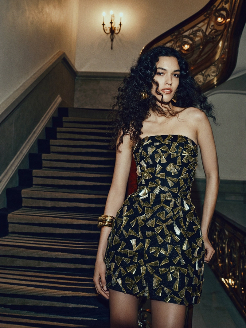 New York City Takes Center Stage In This Monique Lhuillier Fall ‘25 ...