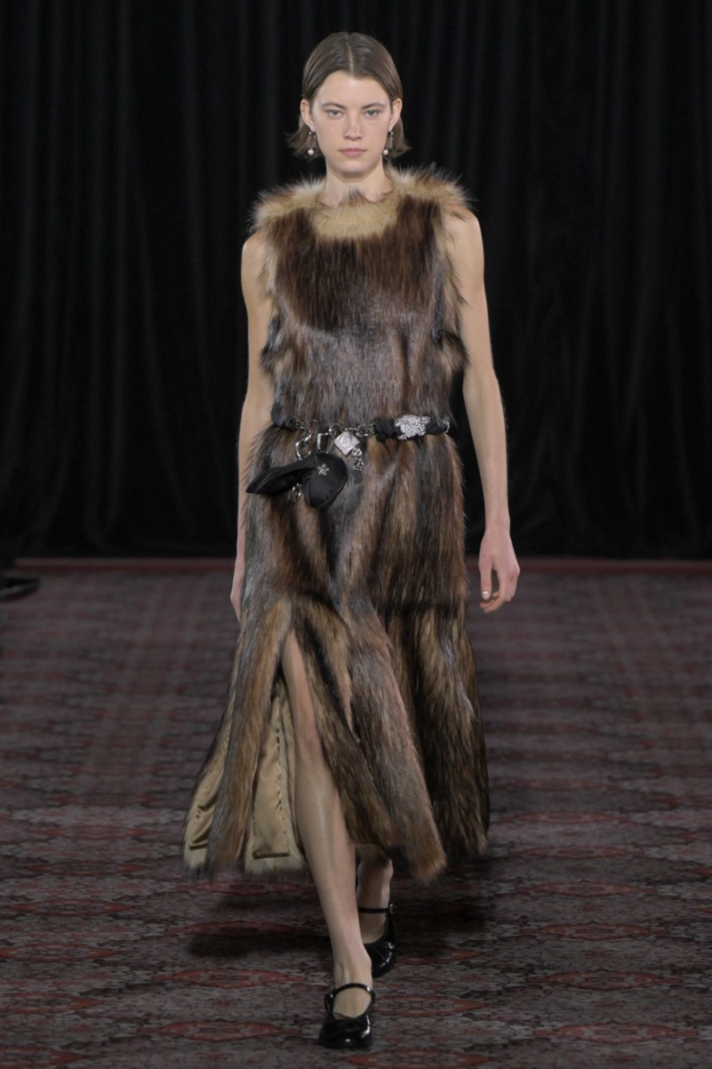 Add A Romantic Edge To Your Wardrobe With Simone Rocha Fall 2025 Collection