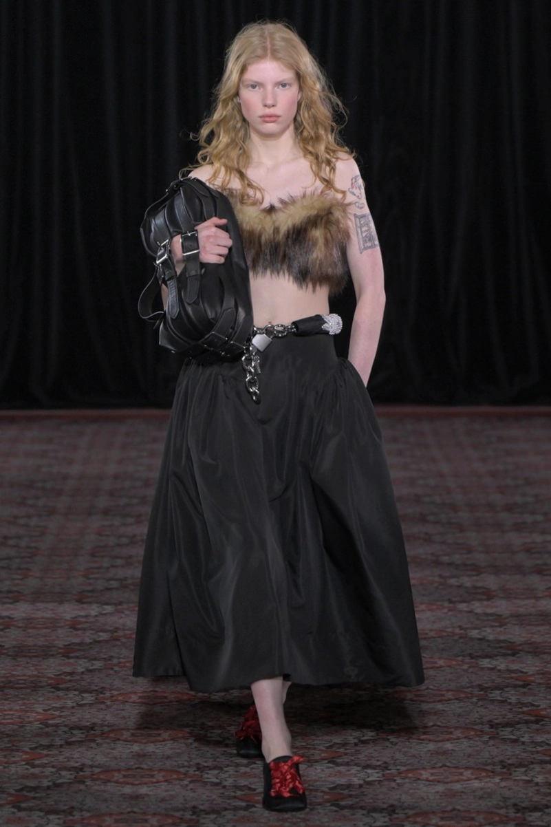 Add A Romantic Edge To Your Wardrobe With Simone Rocha Fall 2025 Collection