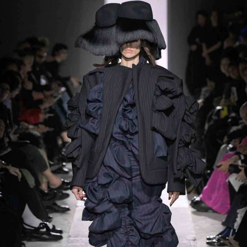 Forward Shapes Command The Runway In Comme Des Garçons' Fall 2025 ...