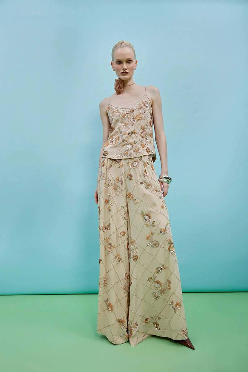 La Fuori Is Pretty, Punchy, And Ready To Please