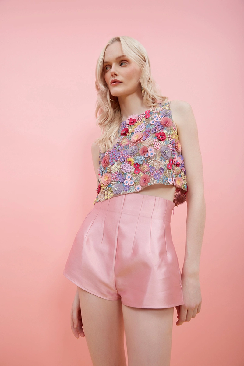 La Fuori Is Pretty, Punchy, And Ready To Please