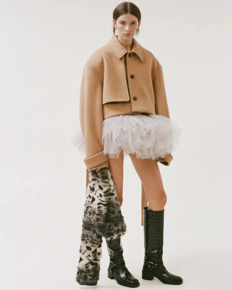 Aknvas Resort 2026 Blends Nordic Romance With Downtown Cool-Girl Edge