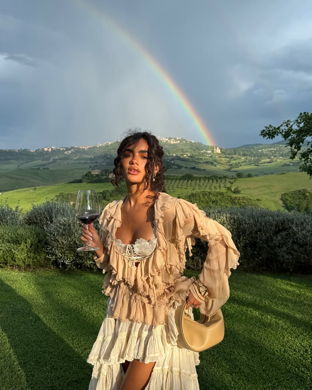 10 Romantic Summer Outfits To Sweep You Off Your Feet