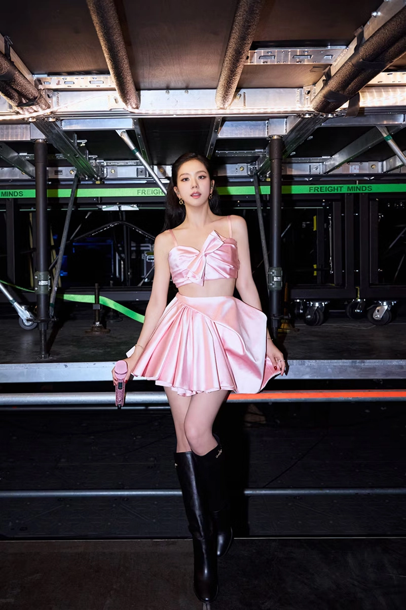 Jisoo Just Made Pink Dior The Ultimate Stagewear