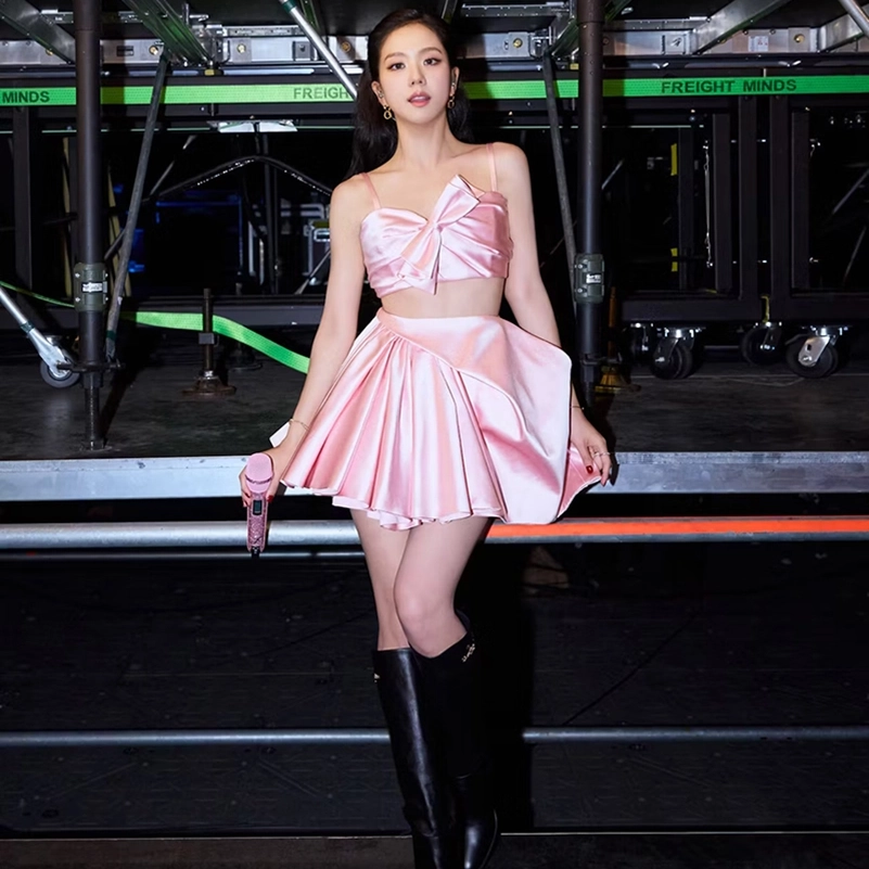Jisoo Just Made Pink Dior The Ultimate Stagewear