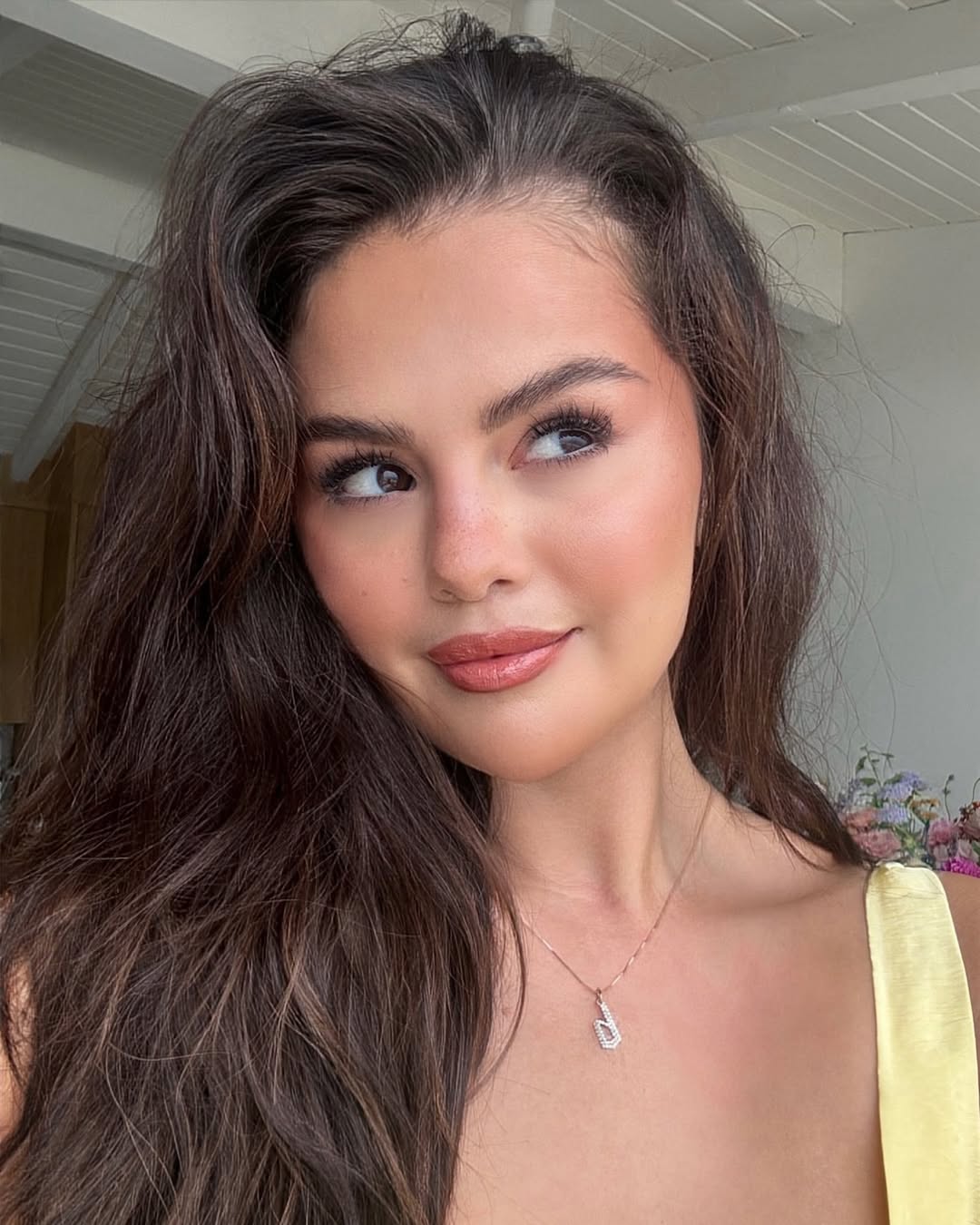 Selena Gomez’s Natural Summer Makeup Routine