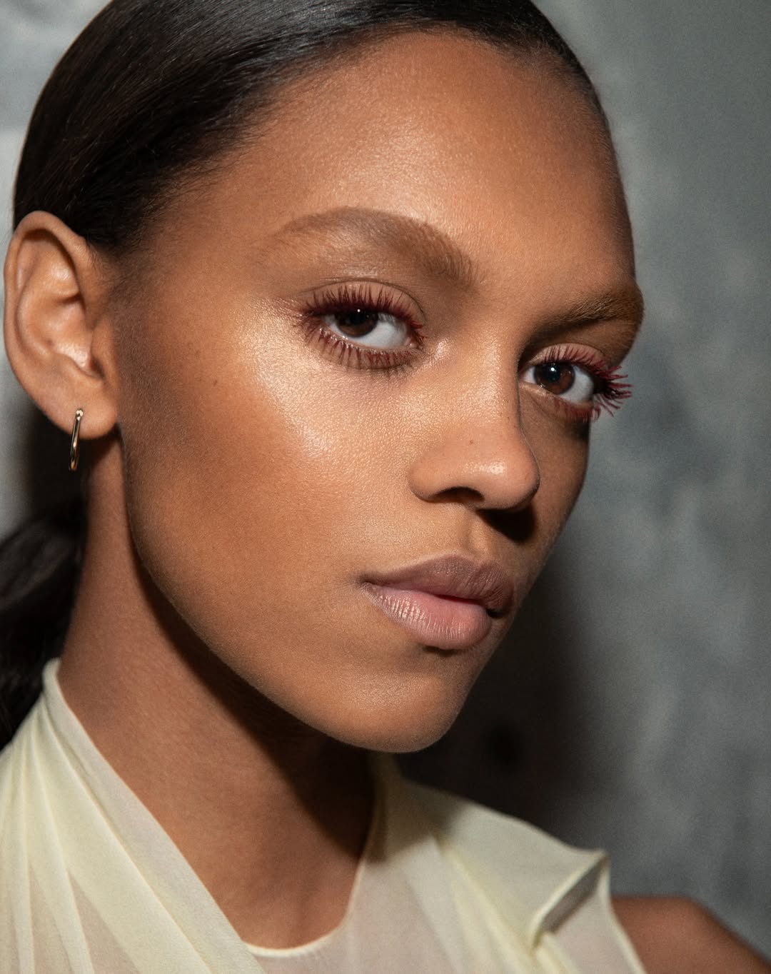 Your Guide To Rocking The Burgundy Lashes Trend