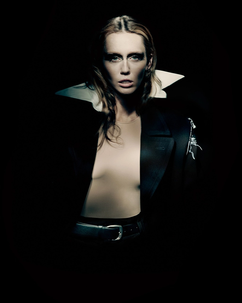 Miley Cyrus Fronts Maison Margiela Fall 2025 In Body Paint And Boots