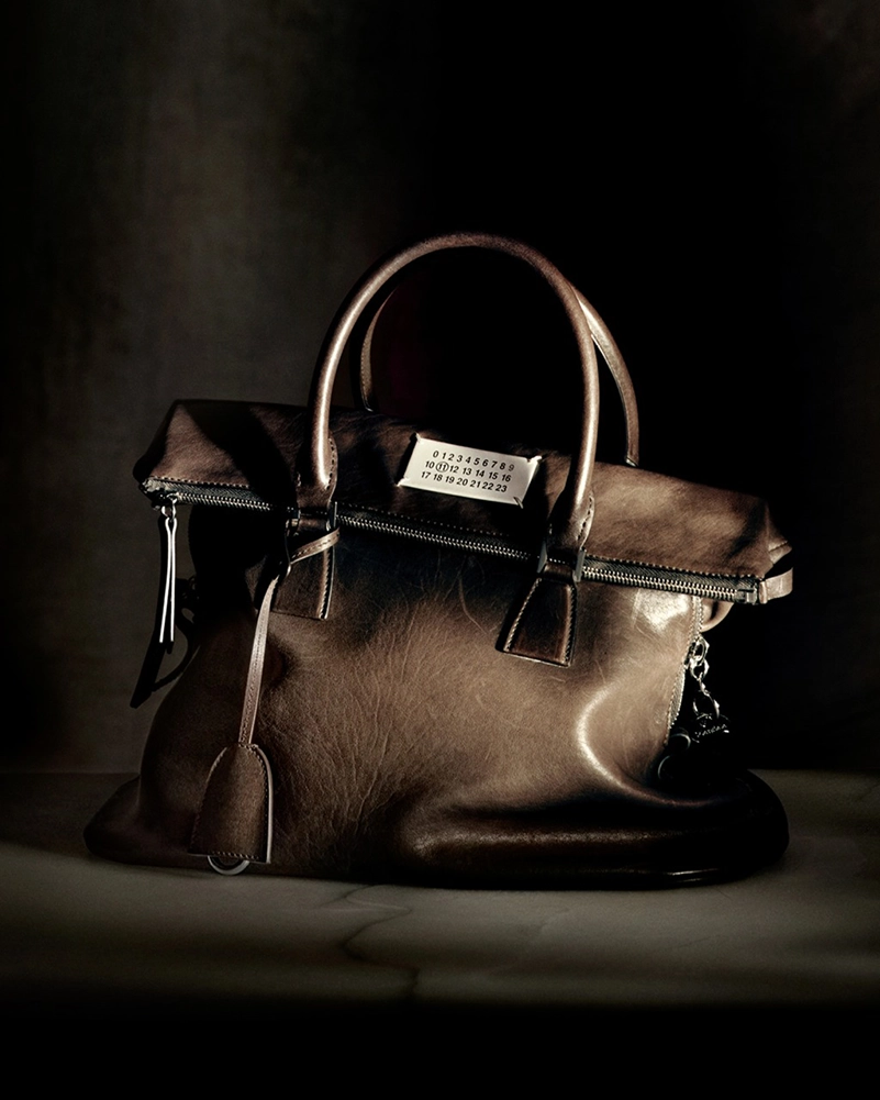 Miley Cyrus Fronts Maison Margiela Fall 2025 In Body Paint And Boots