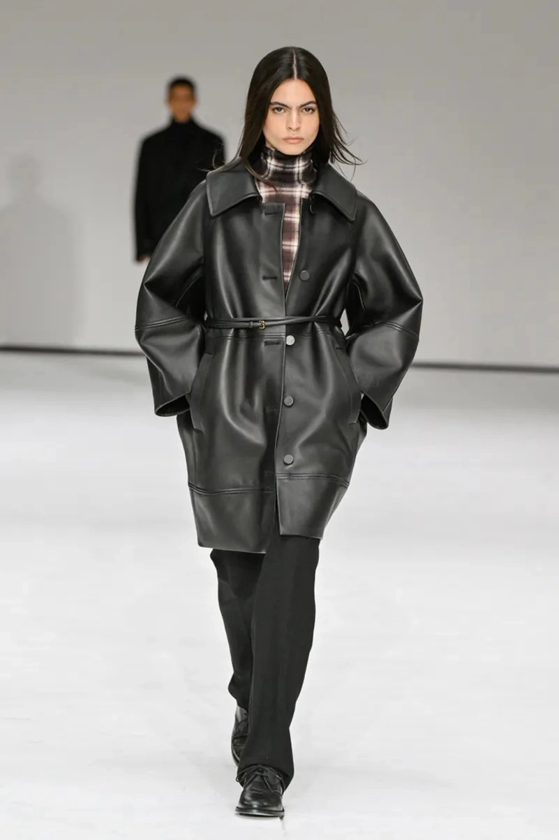 COS Fall 2025 Refines Smart Minimalism With A Modern Edge