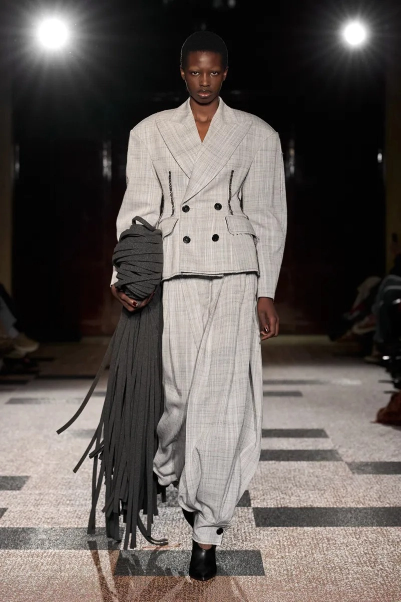 Sculptural Shapes Rule Roksanda’s Spring 2026 Runway