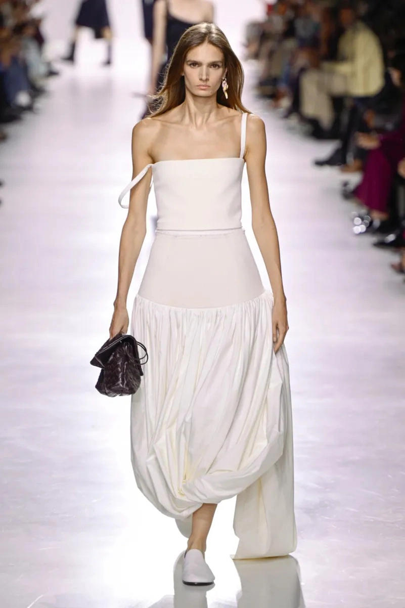 Louise Trotter Turns Bottega Veneta Spring 2026 Into Modern Elegance