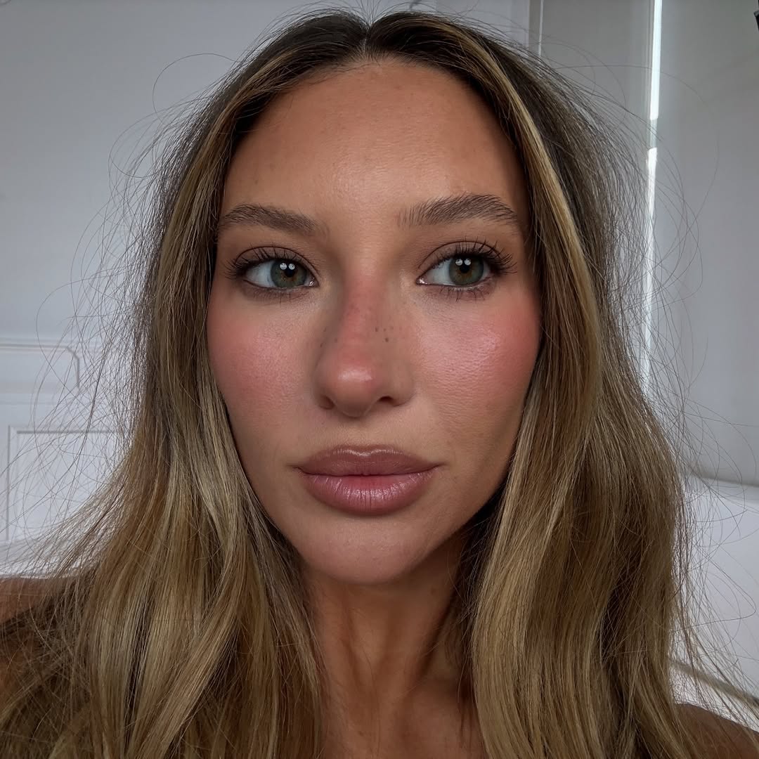 Master The Shadow Blushing Technique For A Natural Flush