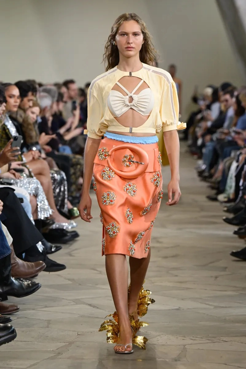 Rabanne Spring 2026 Revives Beach Elegance With Futuristic Spark