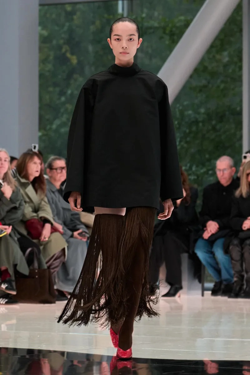 Pieter Mulier Brings Timeless Elegance To Alaïa’s Spring 2026 Chapter