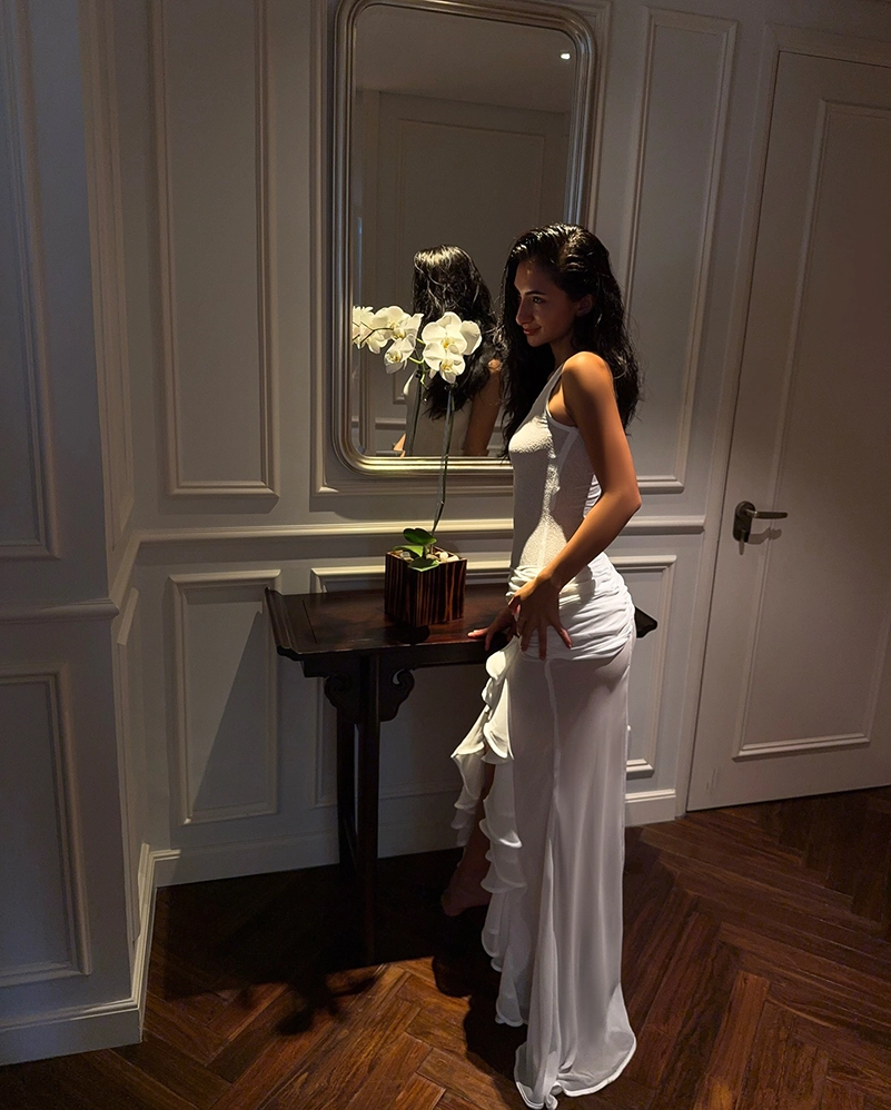 The Cool Ease Of Huelley Rose’s Refined Femininity