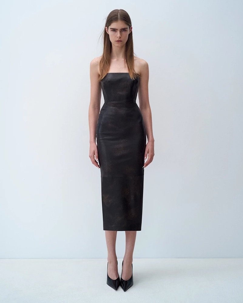 Alex Perry FW25 Refines Eveningwear With Edge