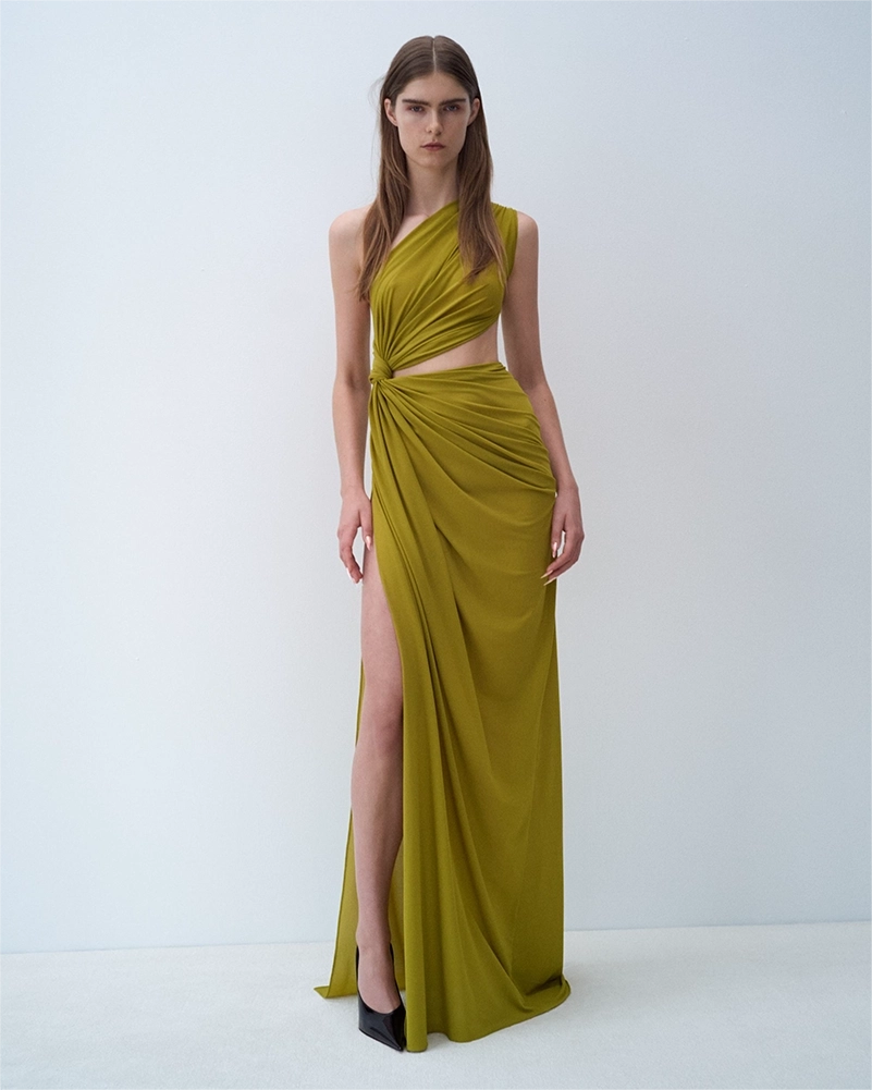 Alex Perry FW25 Refines Eveningwear With Edge